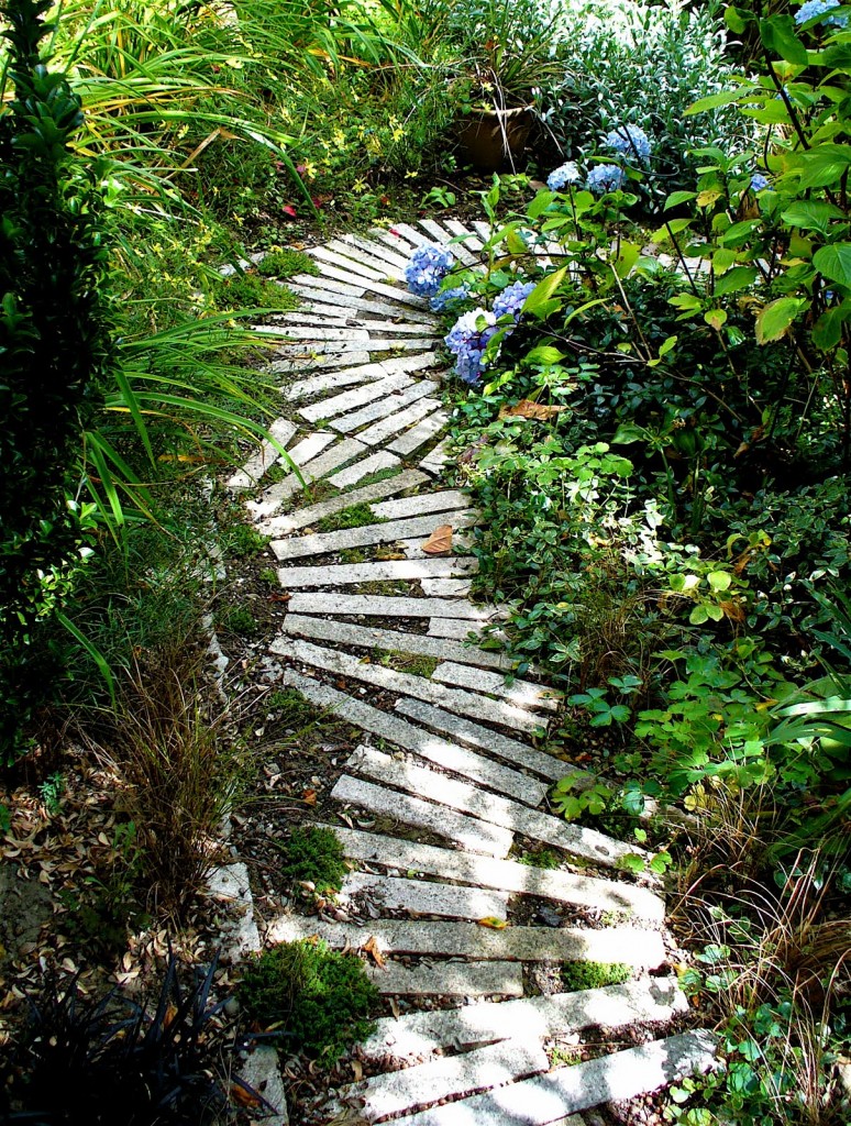Top 10 Creative Footpath Designs -Room & Bath